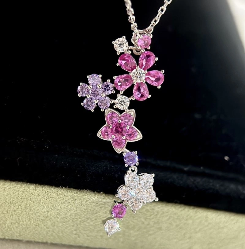 Cut-rate Vca Necklaces