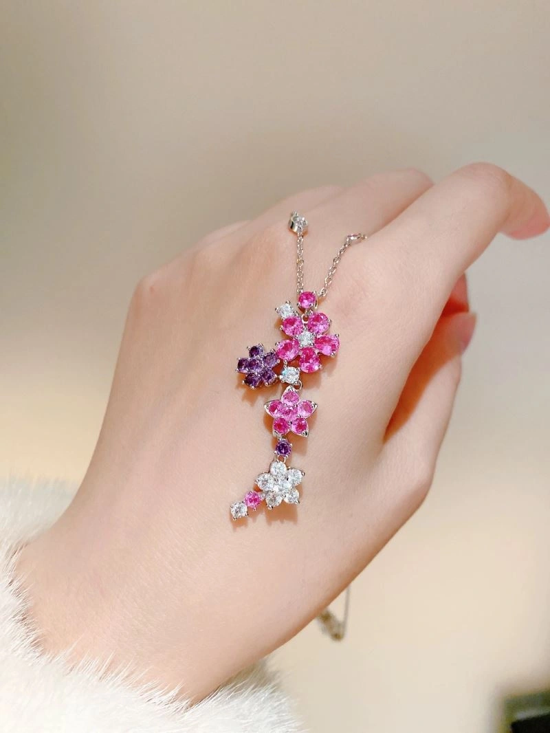 Cut-rate Vca Necklaces