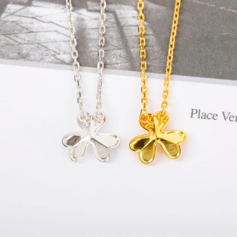 Accurate model Vca Necklaces