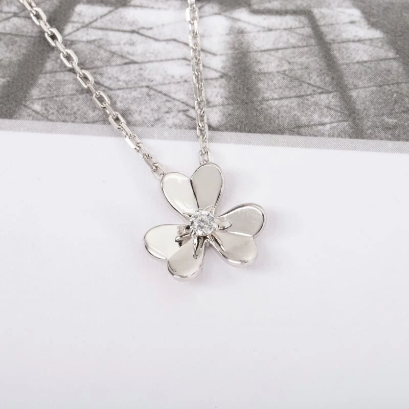 Accurate model Vca Necklaces