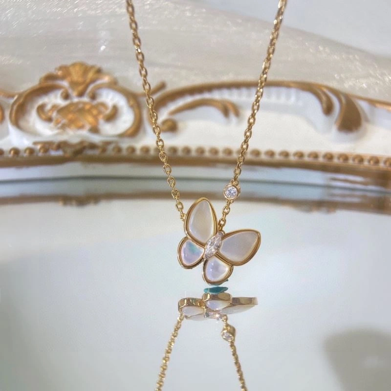 Accurate model Vca Necklaces
