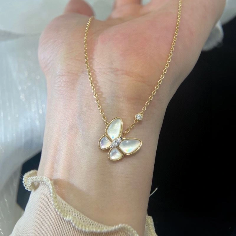 Accurate model Vca Necklaces