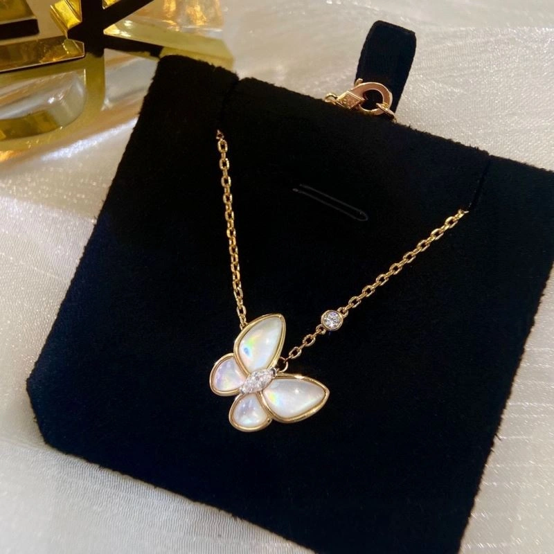 Accurate model Vca Necklaces