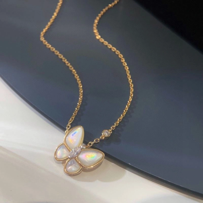 Accurate model Vca Necklaces