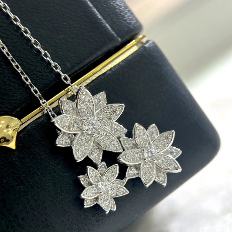 Low-cost Vca Necklaces