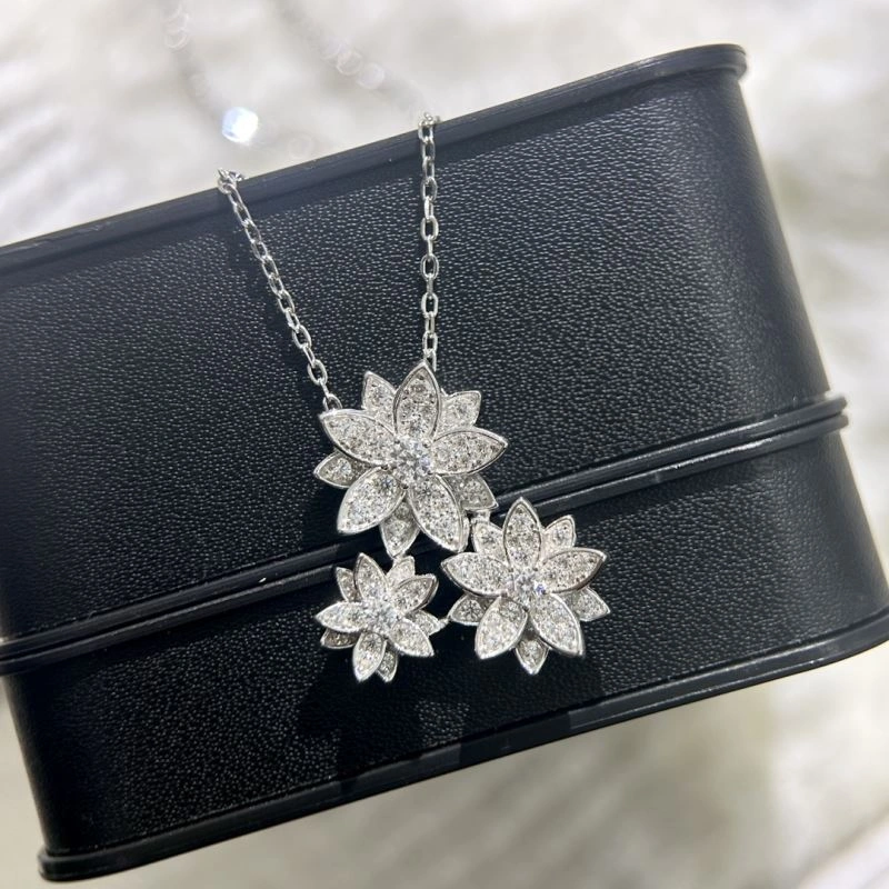 Low-cost Vca Necklaces