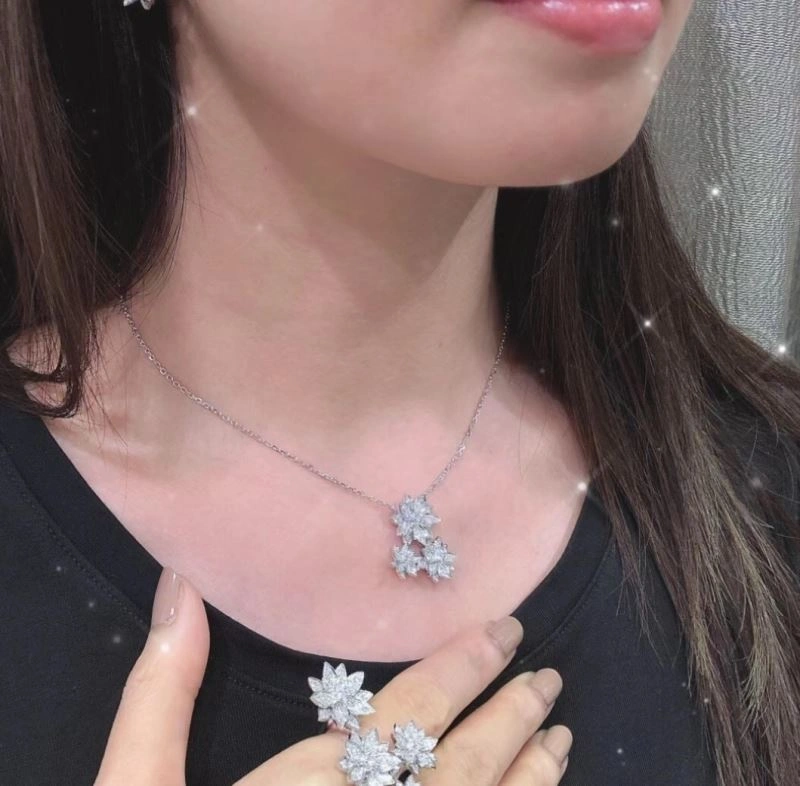 Low-cost Vca Necklaces