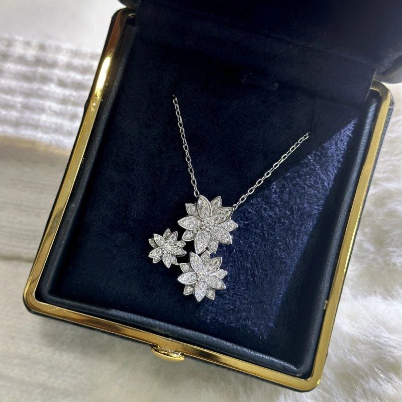 Low-cost Vca Necklaces