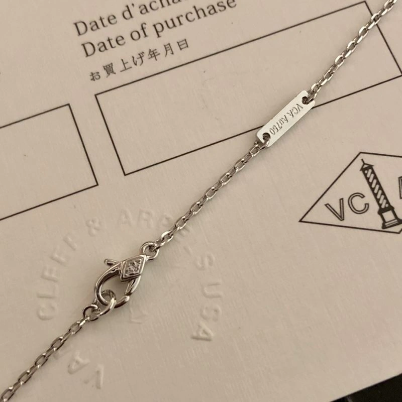 Exact replica Vca Necklaces