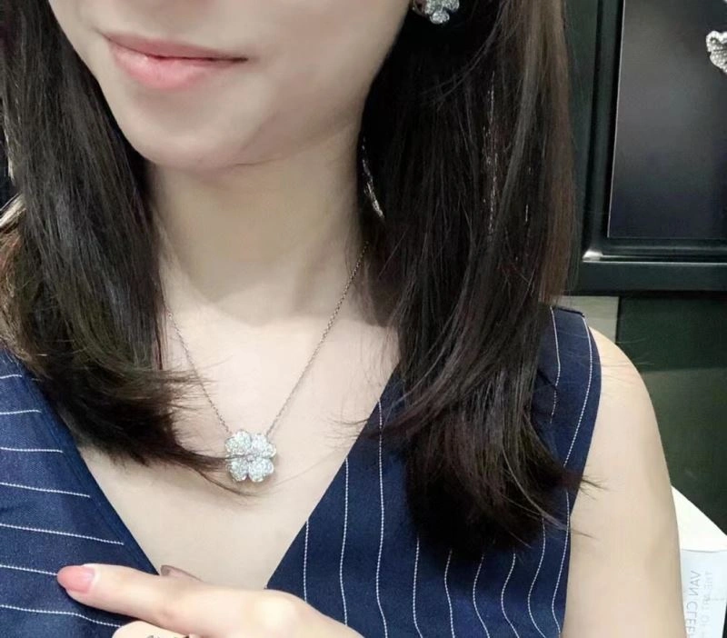 Exact replica Vca Necklaces