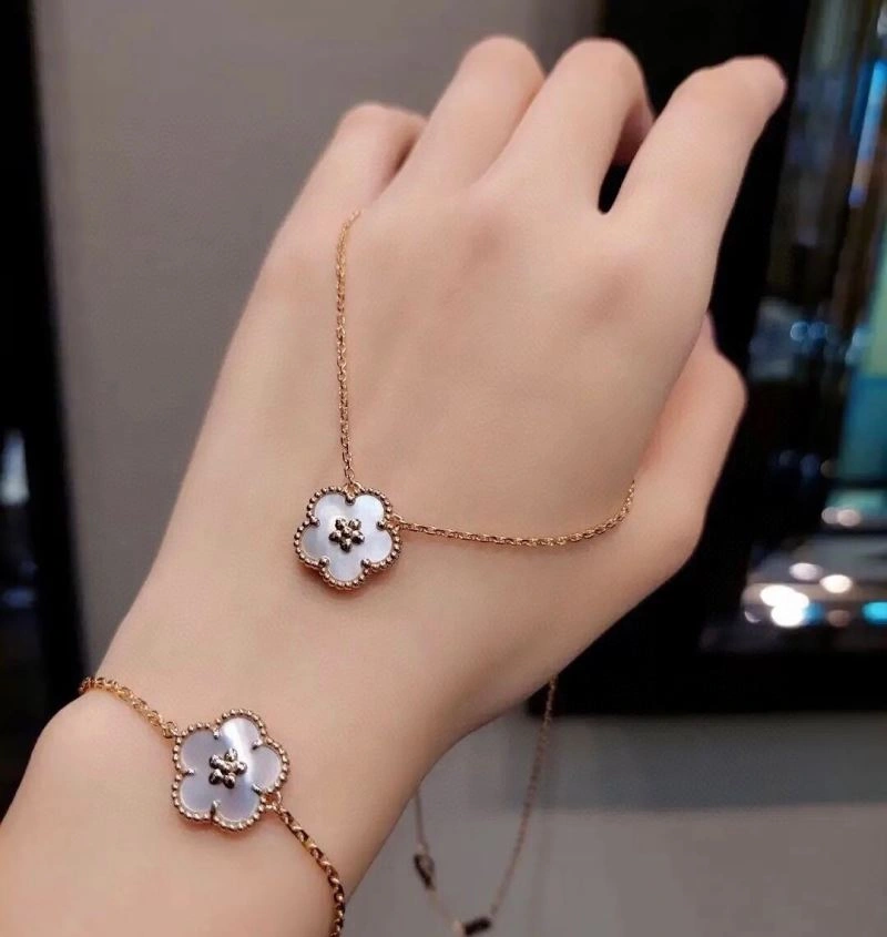 Authentic Vca Necklaces