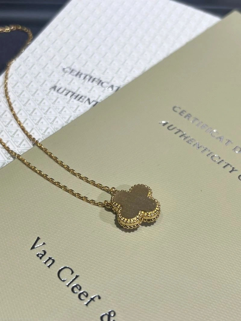 Accurate model Vca Necklaces