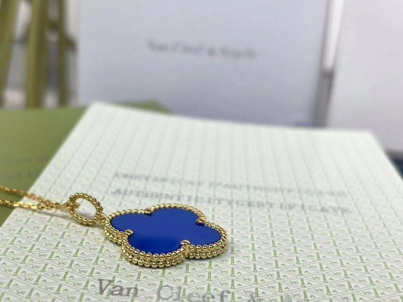 Accurate model Vca Necklaces