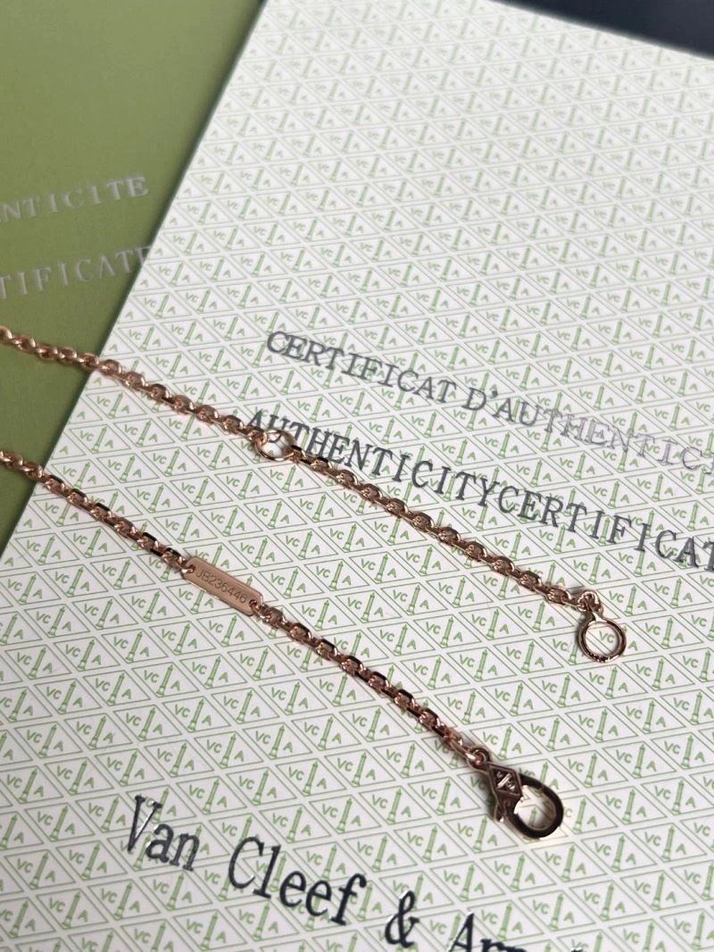 Indistinguishable Vca Necklaces