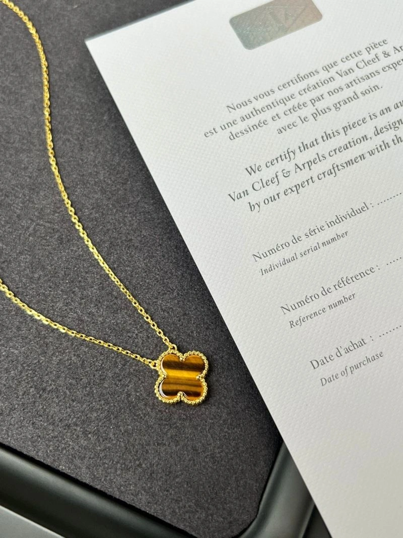 Indistinguishable Vca Necklaces