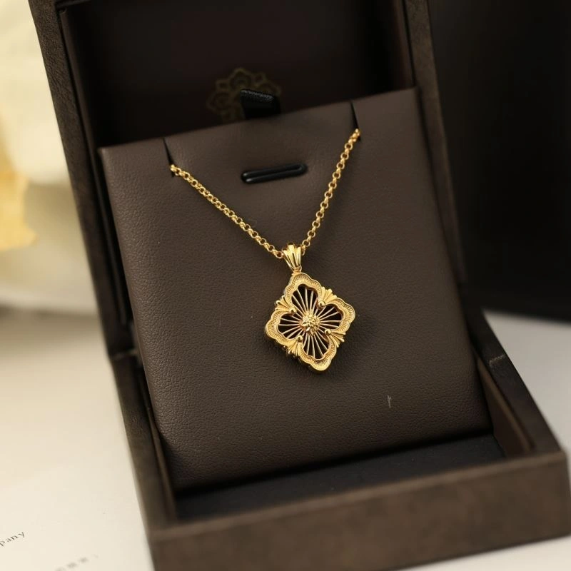 Exact replica Vca Necklaces