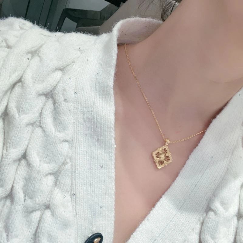 Exact replica Vca Necklaces