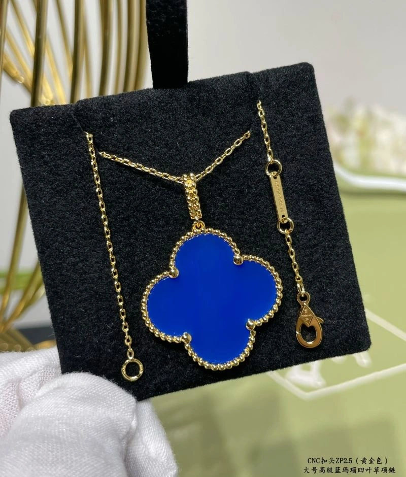 Accurate model Vca Necklaces