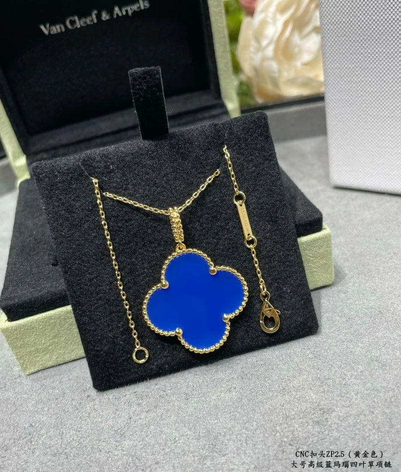 Accurate model Vca Necklaces