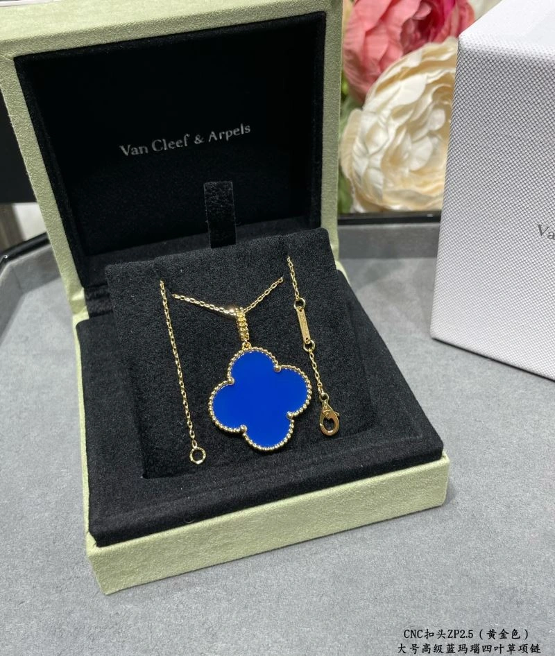 Accurate model Vca Necklaces
