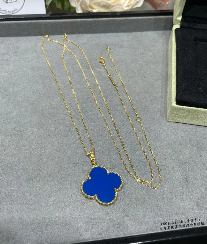 Accurate model Vca Necklaces