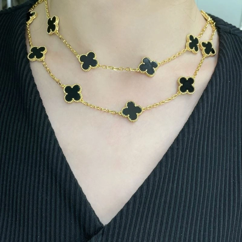 Indistinguishable Vca Necklaces