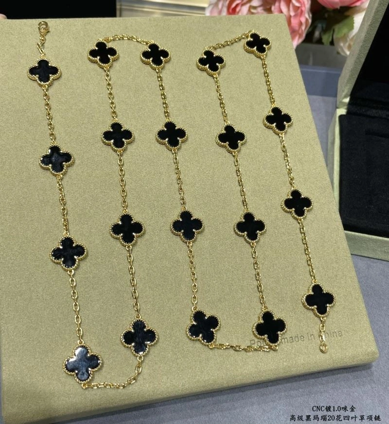 Indistinguishable Vca Necklaces