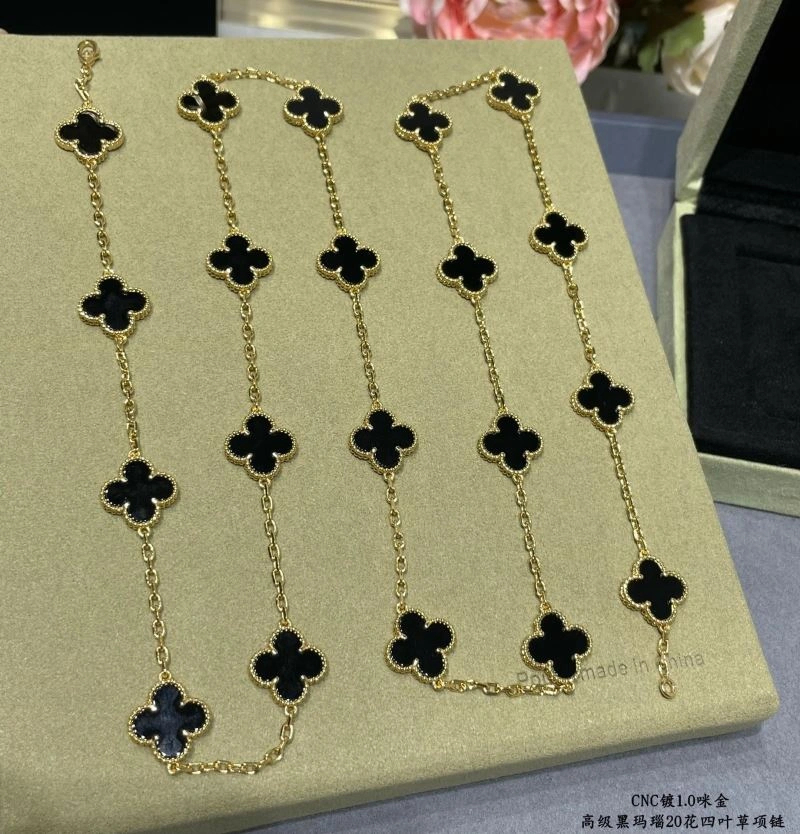 Indistinguishable Vca Necklaces