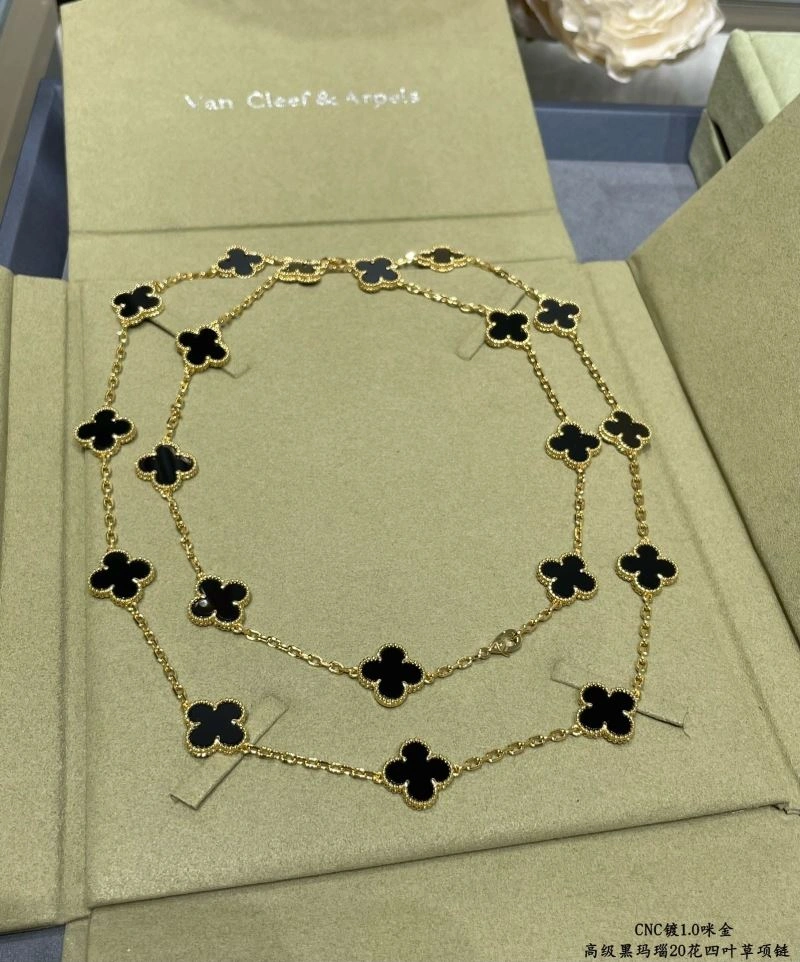Indistinguishable Vca Necklaces