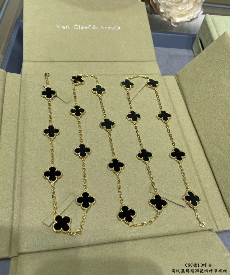 Indistinguishable Vca Necklaces