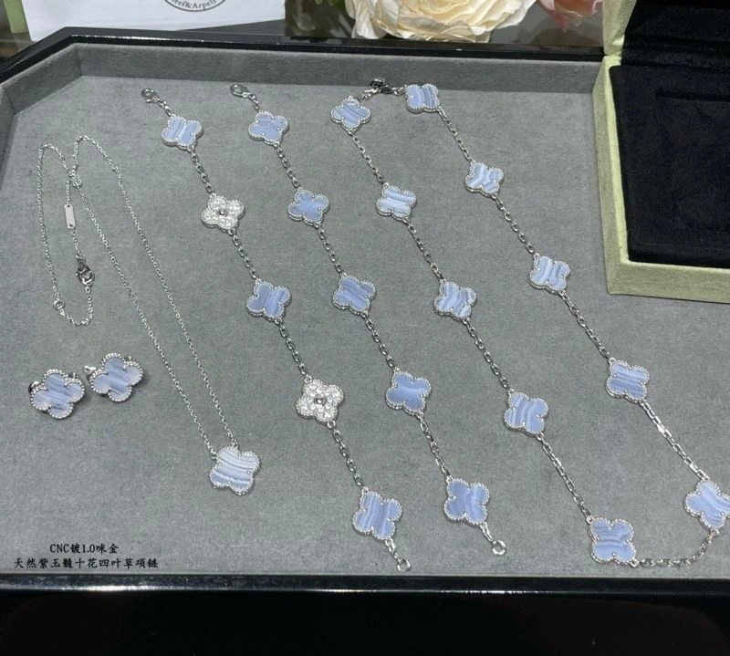 Factory-made Vca Necklaces