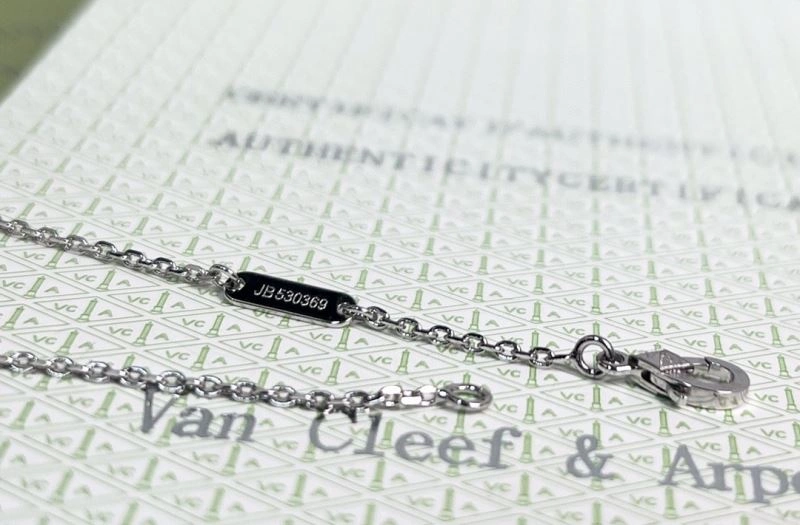 Low-cost Vca Necklaces
