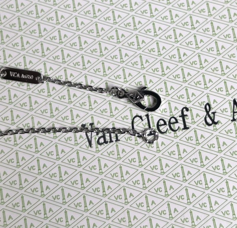 Low-cost Vca Necklaces