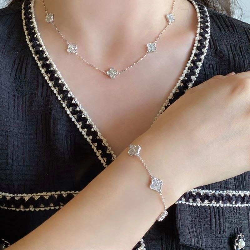 Discounted Vca Necklaces