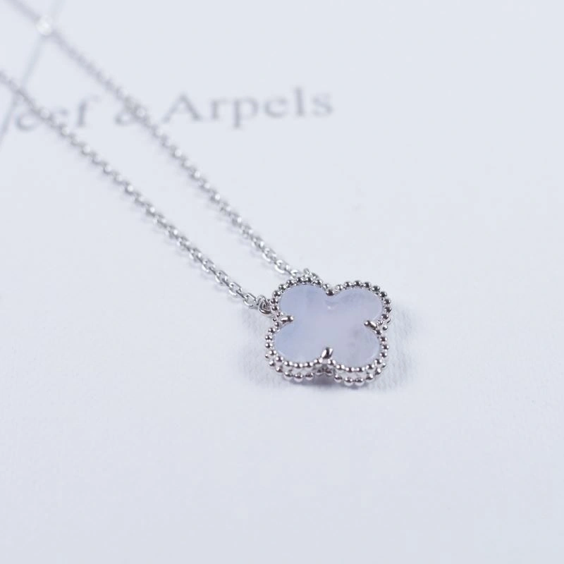 Indistinguishable Vca Necklaces