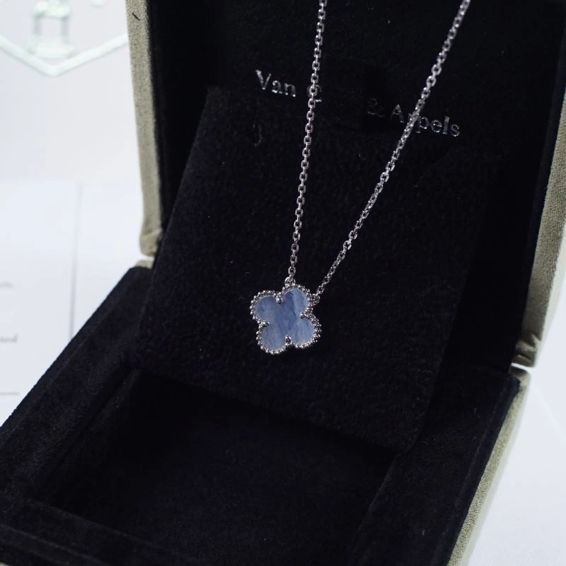 Indistinguishable Vca Necklaces