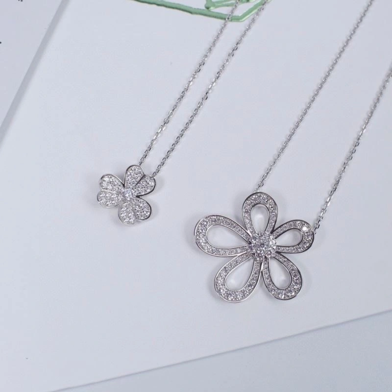 Accurate model Vca Necklaces
