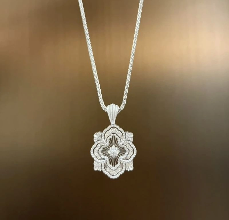 Value-priced Vca Necklaces