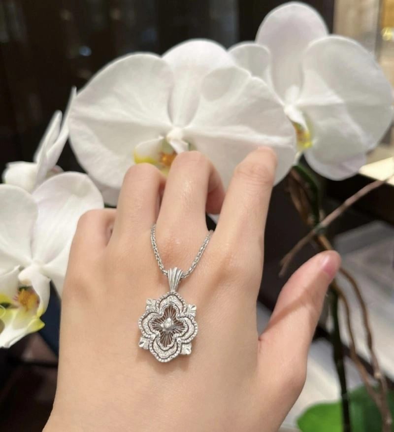 Value-priced Vca Necklaces