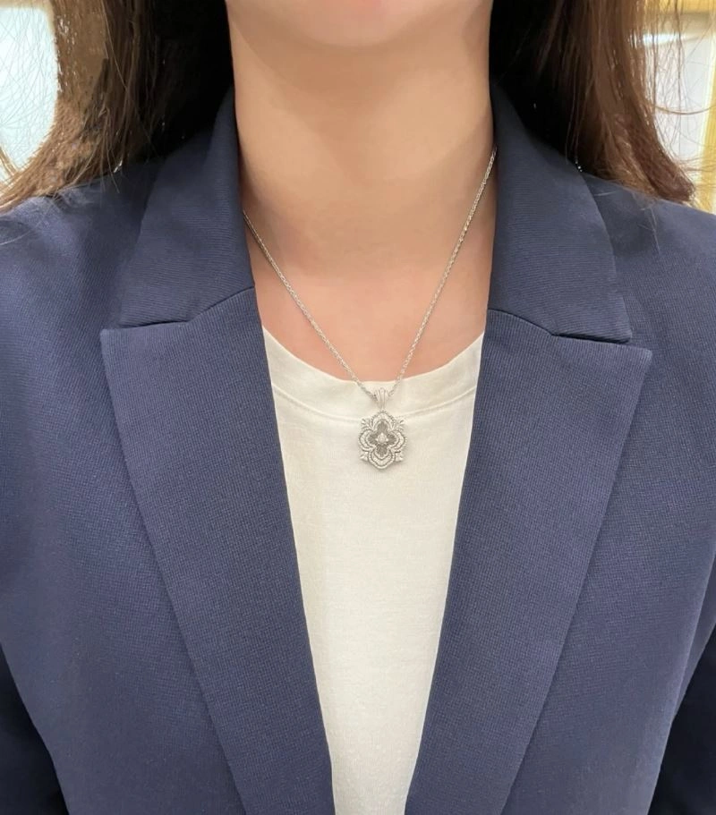 Value-priced Vca Necklaces