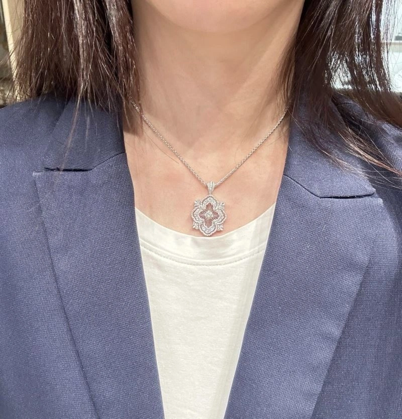 Value-priced Vca Necklaces
