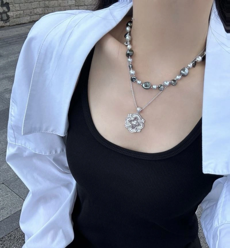 Value-priced Vca Necklaces