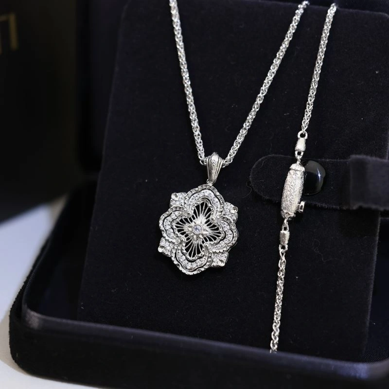 Value-priced Vca Necklaces