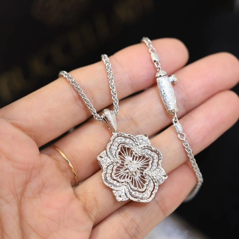 Value-priced Vca Necklaces