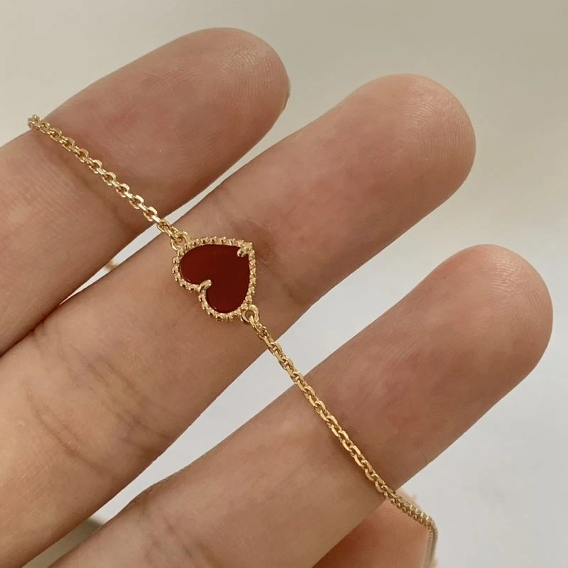 Indistinguishable Vca Necklaces