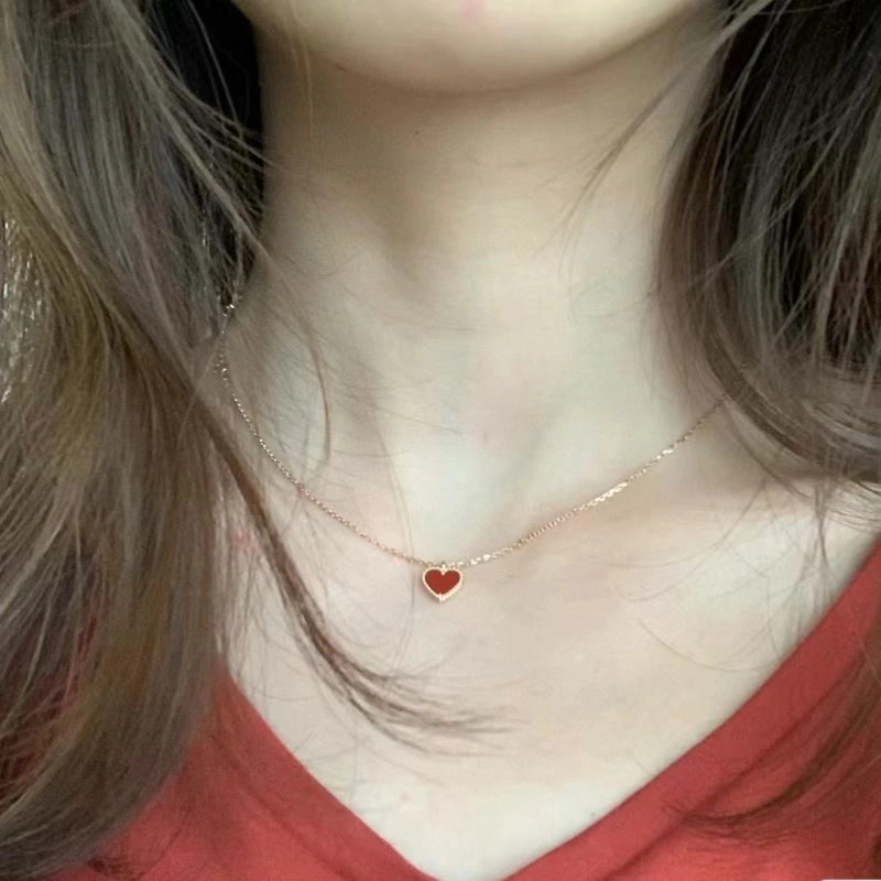 Indistinguishable Vca Necklaces