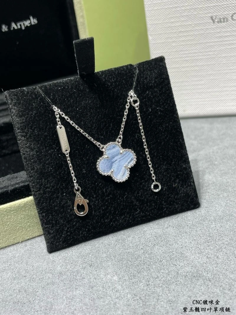 Indistinguishable Vca Necklaces