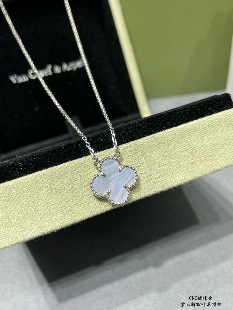 Indistinguishable Vca Necklaces