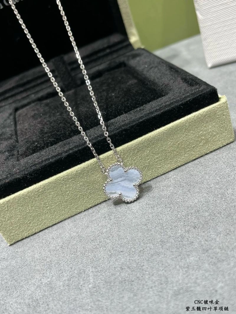 Indistinguishable Vca Necklaces