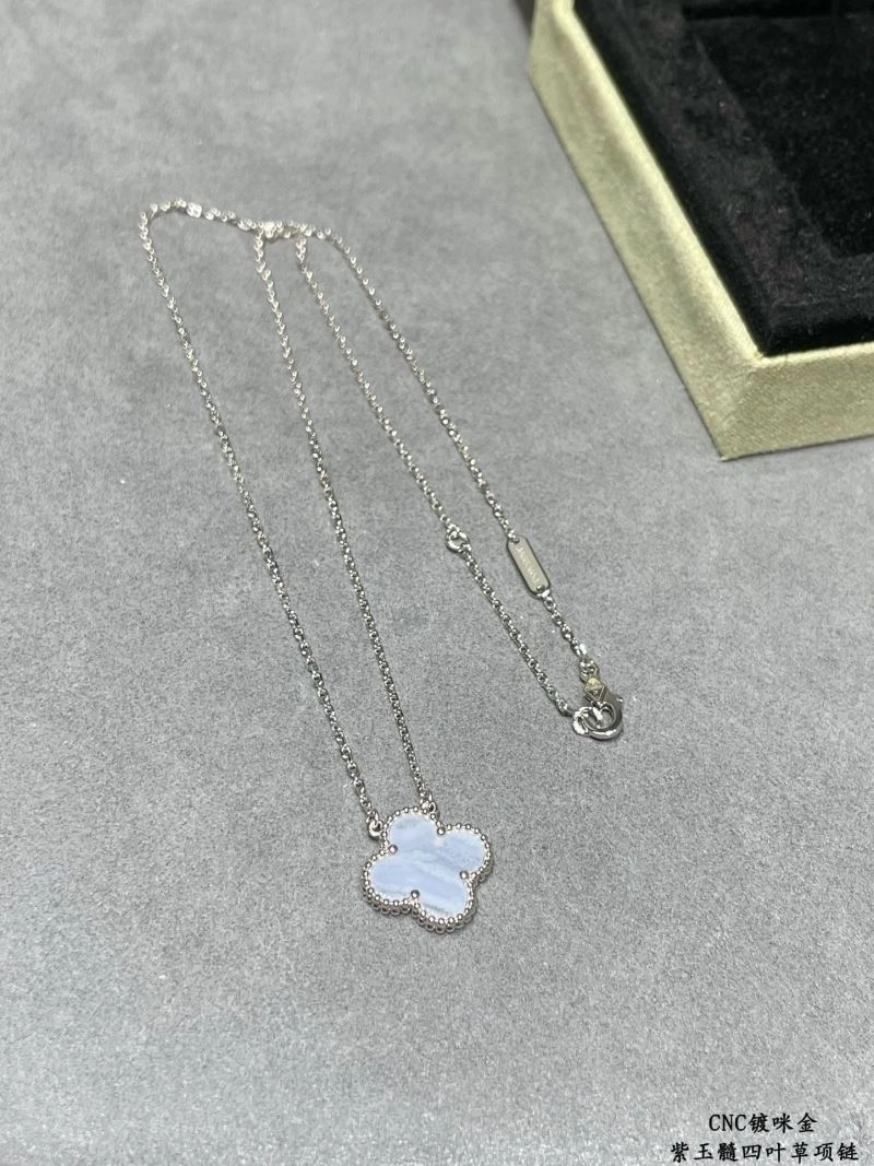 Indistinguishable Vca Necklaces